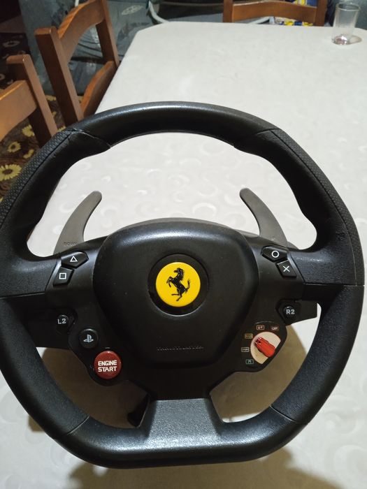 Volante da Ferrari PS4/PS5 Freixo Espada à Cinta • OLX Portugal