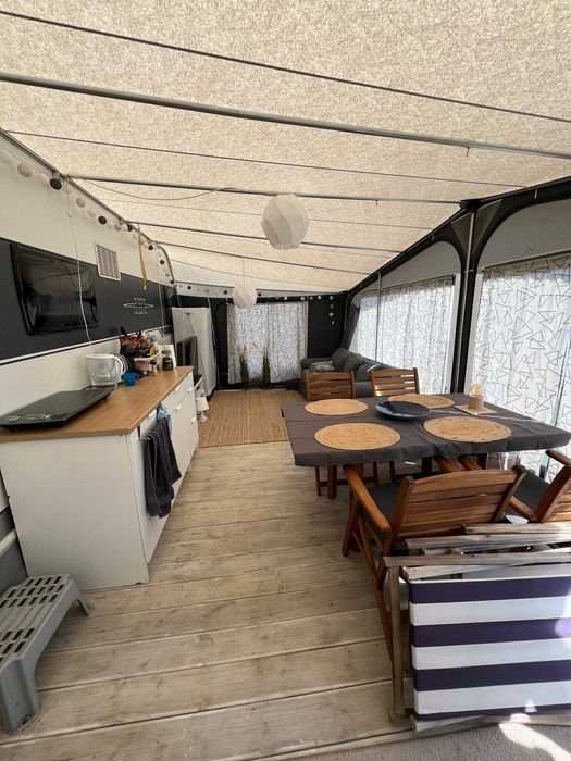 Przyczepa kempingowa Hobby 645 VIP z miejscem na kempingu Sun4Hel ...