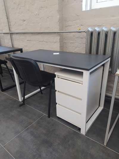 Меблі для офісу Столи стільці стелажі тумби шафи В наявності 2 590 грн Офісні меблі