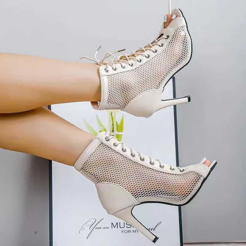 Хилсі. Туфлі для занять з heels.В наявності 36,37 та 38 розміри: 850 ...
