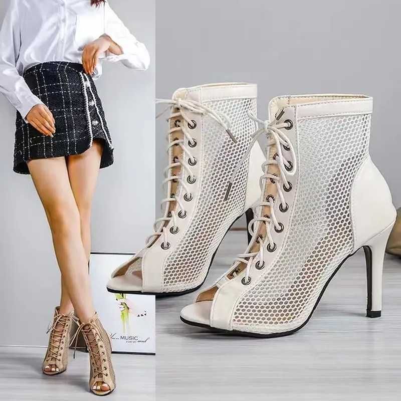 Хилсі. Туфлі для занять з heels.В наявності 36,37 та 38 розміри: 850 ...