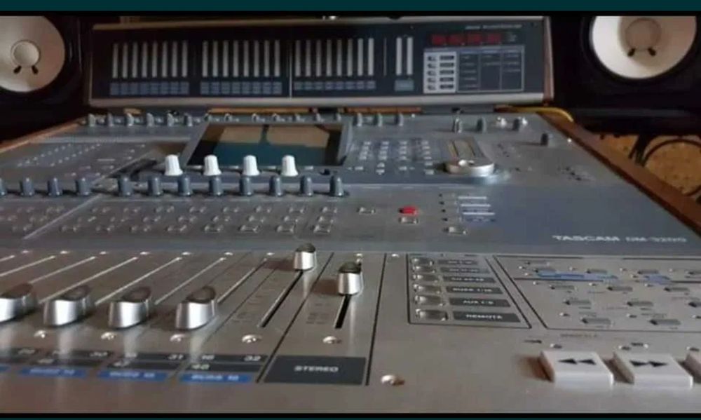 Mesa de mistura digital TASCAM DM-3200 Santo André • OLX.pt