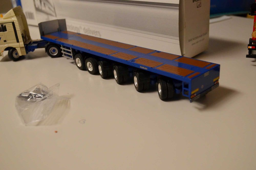 Zestaw gabaryt VOSS MAN TGX XL naczepa DLZ6 Conrad 70155/00 model 1:50 ...