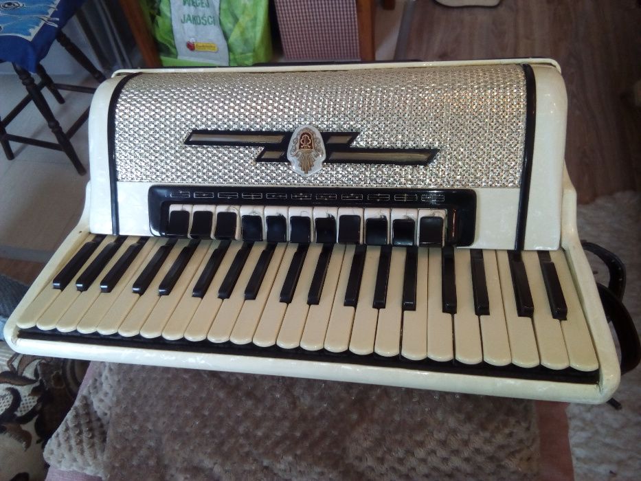 Akordeon właskiej firmy Alvari Ustroń • OLX.pl
