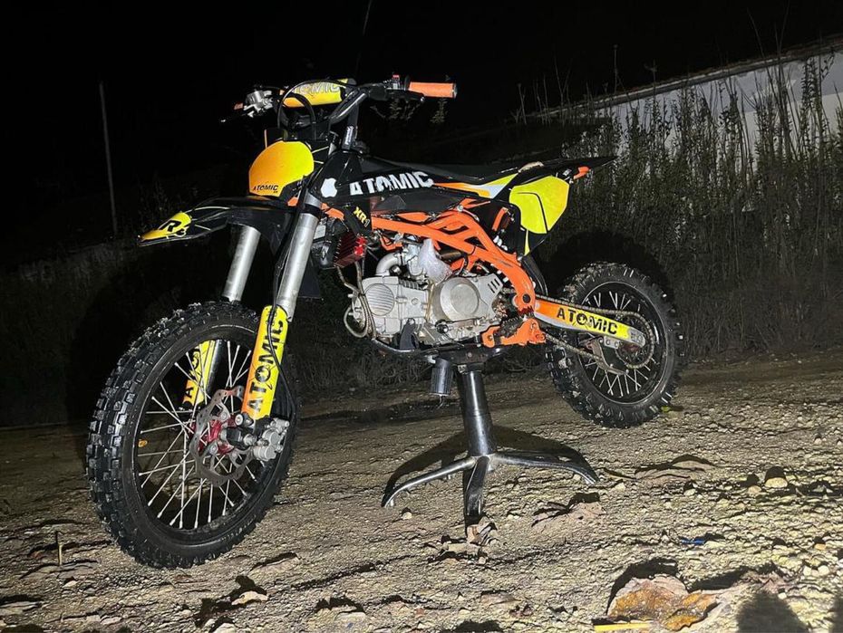 Mota Pit bike Como Nova Alcobaça E Vestiaria • OLX.pt