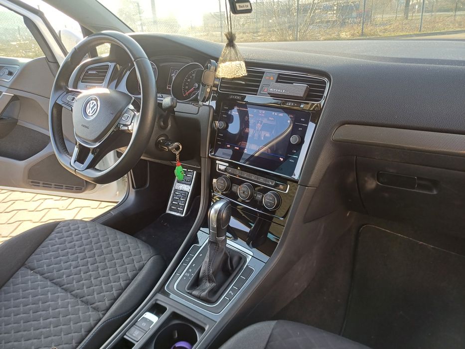 VW Golf VII Lift Dsg Led niski przebieg Wielichowo-Wieś • OLX.pl