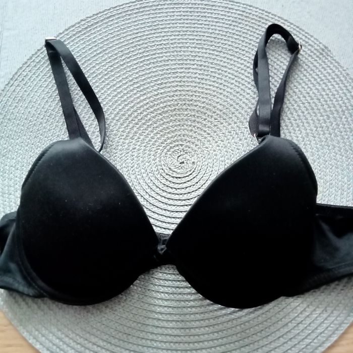 Biustonosz push up Triumph 70A Łodygowice • OLX.pl