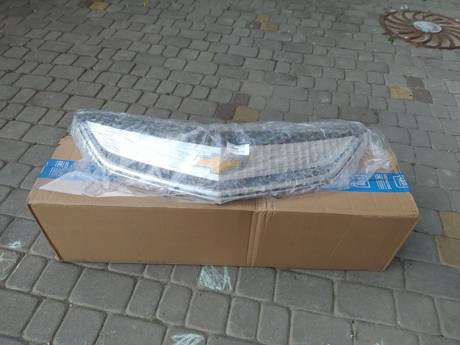 Сhevrolet Volt 16-19 решітка радіатора гриль 23289638 84036277 радар ...