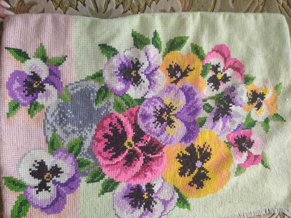 Подушки картини вишиті хрестиком б у Ручна робота 450 грн Текстиль Погребище на Olx