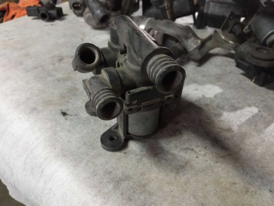 Кран клапан пічки обігрівача BMW E30 E32 E34 БМВ 1147412042 8391417: 2 ...