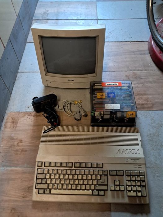 Commodore Amiga 500 monitor + gry i joystick Ostrowite • OLX.pl