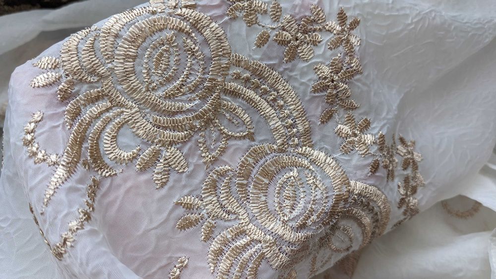 Біла тюль з бежевими квітками прозора тюль бежева тюль легка ніжна 600 грн Декор вікон