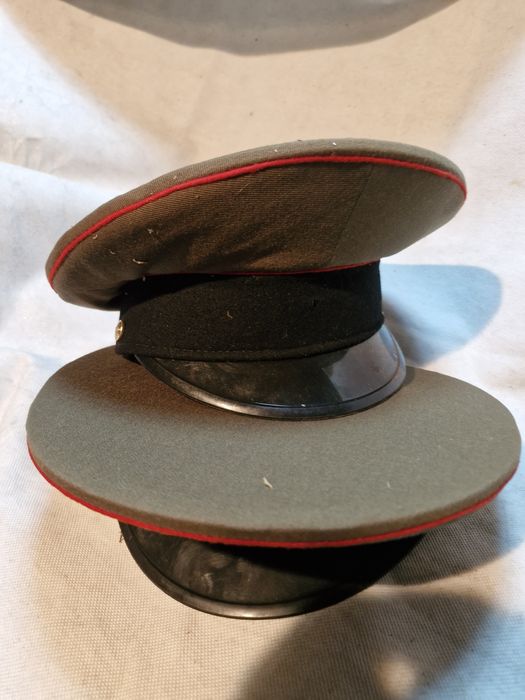 Czapki Wojskowe z byłego ZSSR Wrocław Fabryczna • OLX.pl