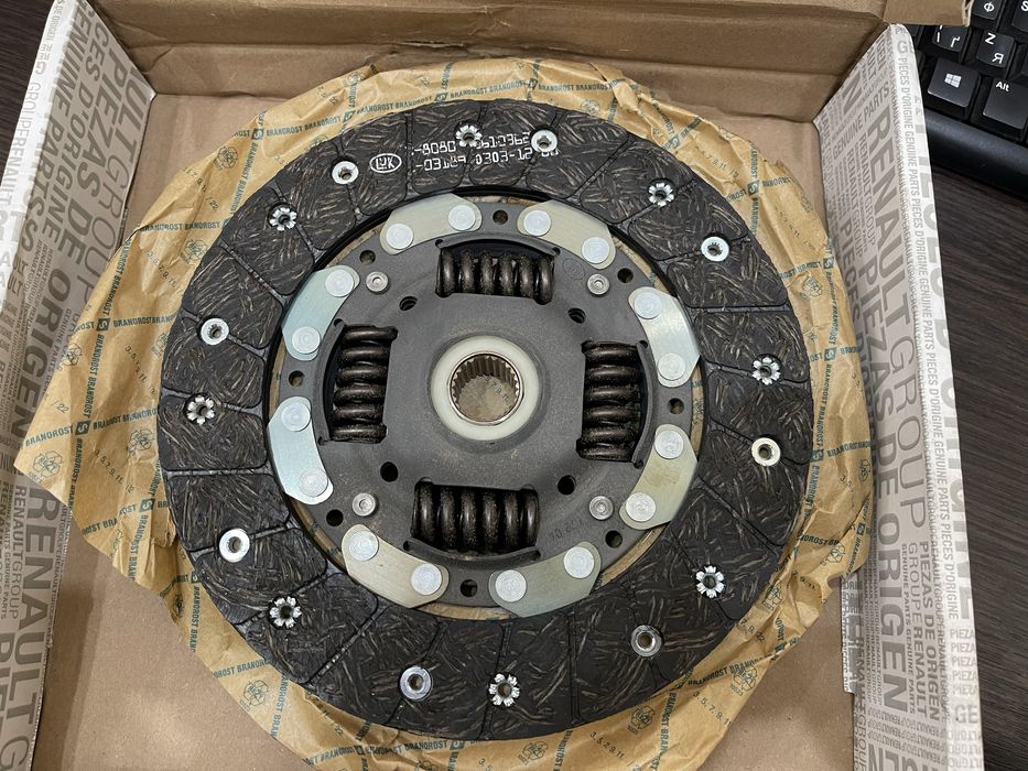 RENAULT 302057302R Оригинальный комплект сцепления.: 5 300 грн ...