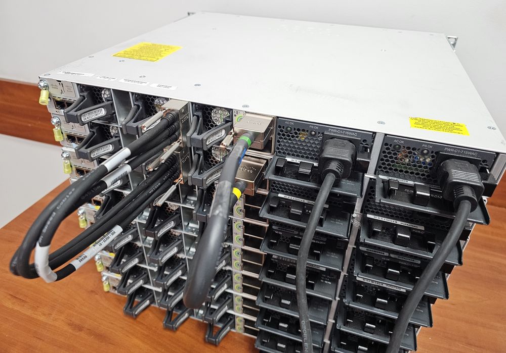 8 Комутаторів Cisco Catalyst 9300 48-port PoE+ (C9300-48P-E) Network E ...