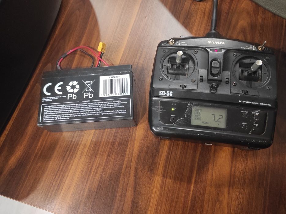 Łódka zanętowa na kadłubie fish Hunter plus torba transportowa Pszenno ...