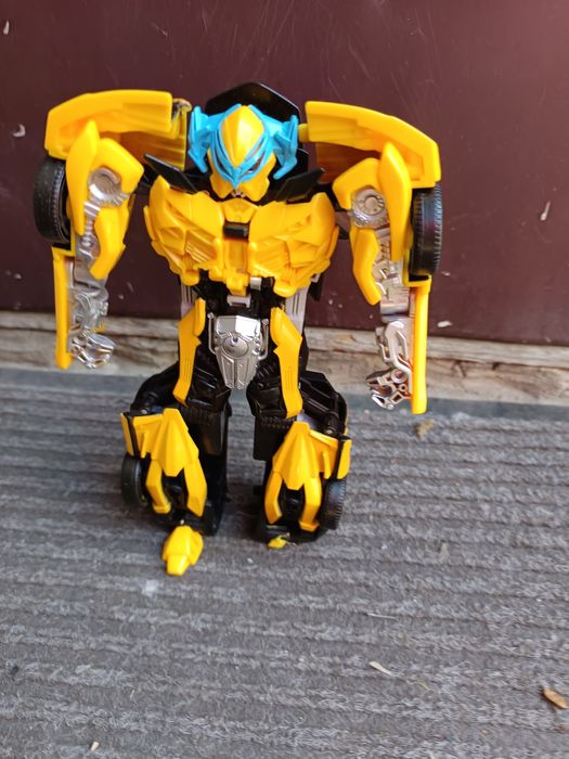 Hasbro Transformers Bumblebee Figure C1319 Last Knight Action Figure C ...