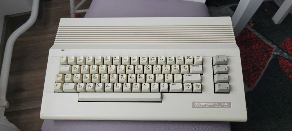 Konsola komputer Commodore c64c vintage Kępice • OLX.pl