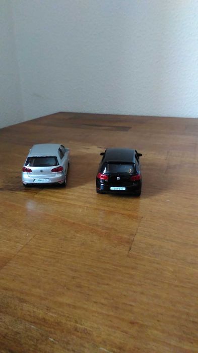 Miniatura Volkswagen Golf GTi em escala 1/43 Valongo • OLX.pt