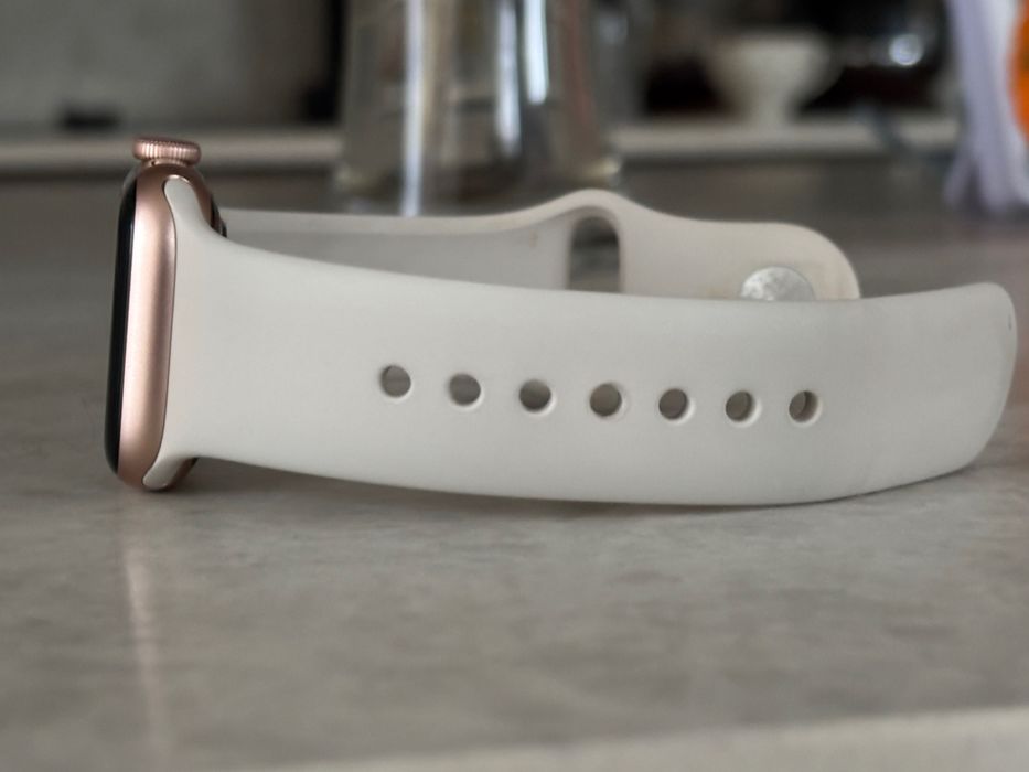 Apple Watch SE 40 mm Gold Celluar Poznań Grunwald • OLX.pl