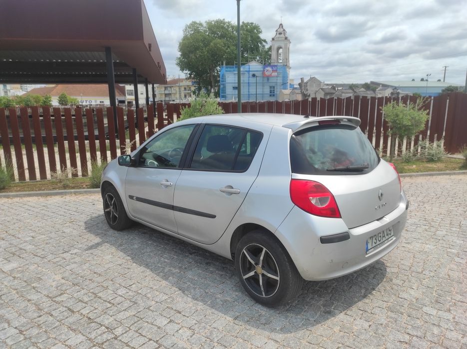 Renault Clio 1.4 85cv Rio Maior • OLX.pt