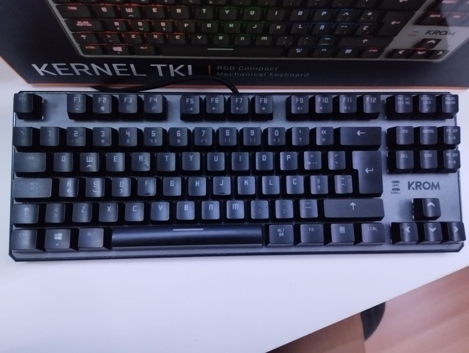Teclado Mecânico Krom Kernel TKL RGB PT Lumiar • OLX Portugal