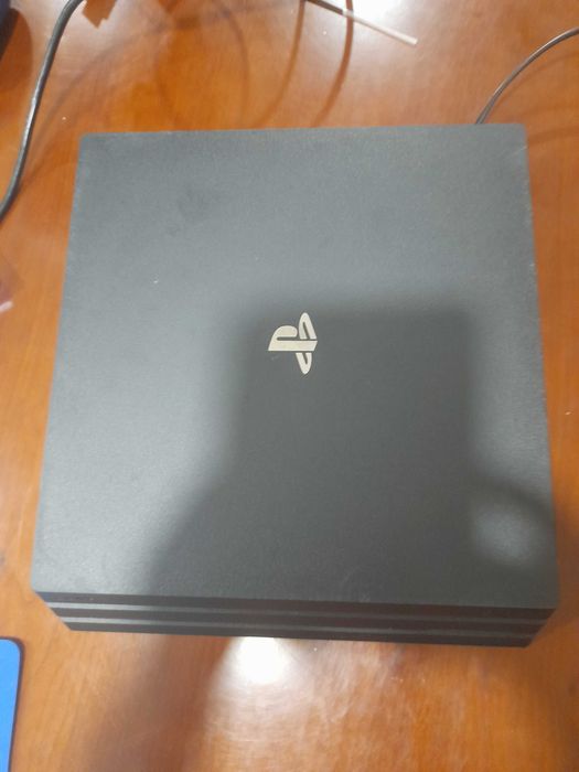 PS4 Pro 1Tb + Comando - Excelente estado Loures • OLX Portugal