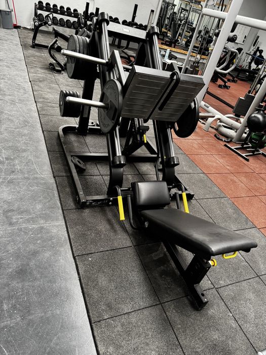 Linear leg press 45 Technogym pure strength prensa pernas ginásio ...