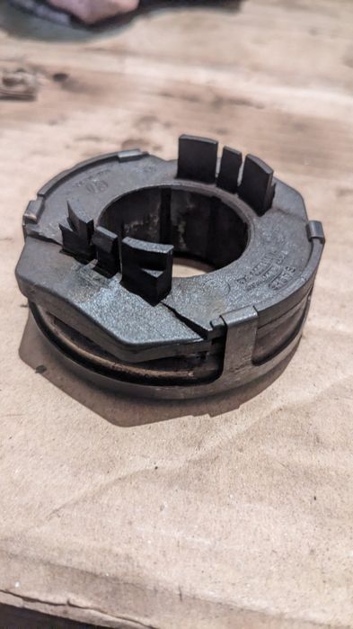 Корзина щеплення з вижимним підшипником 1 2тді 1 000 грн Маховики та їхні компоненти