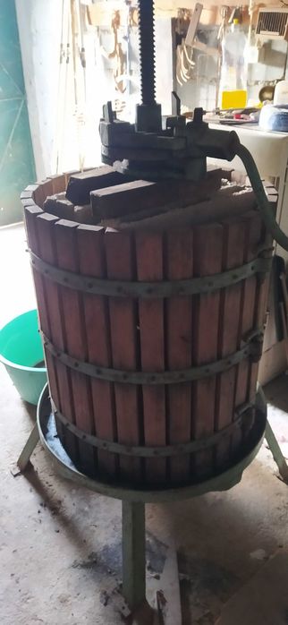 Prensa de uvas como nova - CTB Castelo Branco • OLX Portugal