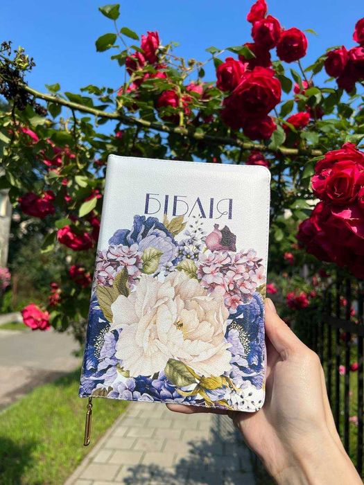 Біблія з піонами біла переклад Івана Огієнка 920 грн Книги журнали Львів на Olx