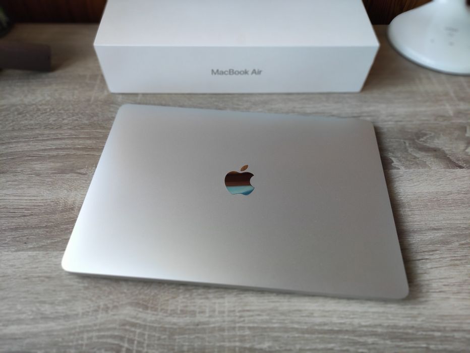 Apple MacBook Air A1932 128gb Silver Повний комплект: 11 500 грн ...