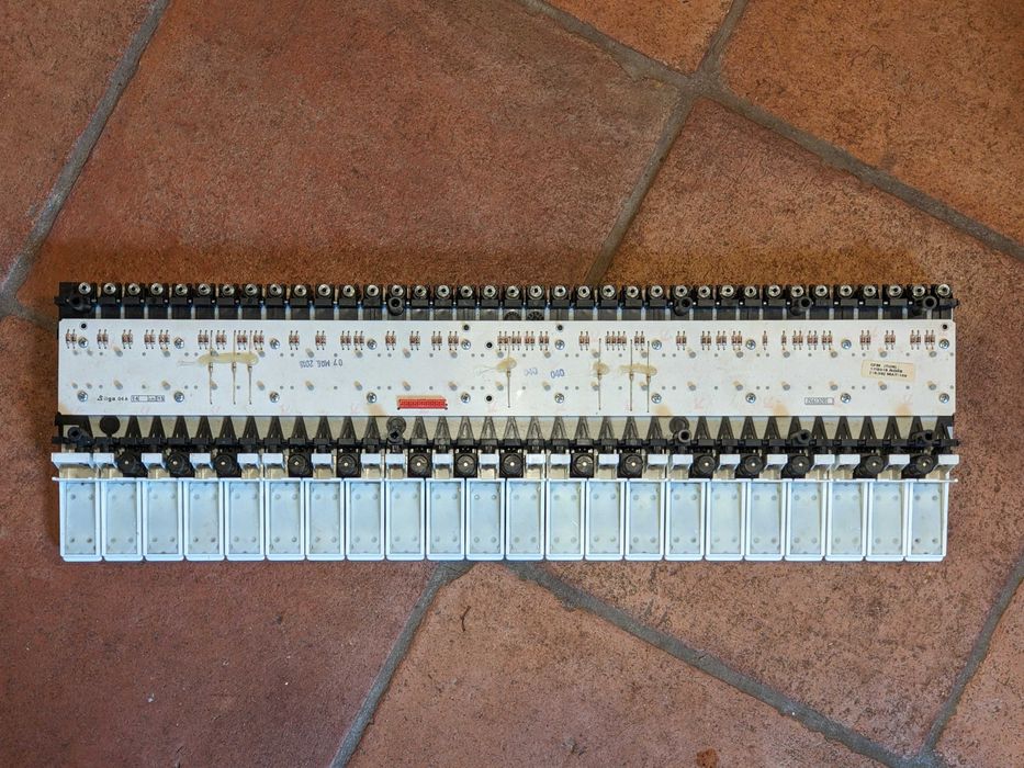 Teclado Fatar TP-9S, 37 teclas (3 oitavas), com peso (weighted) Oeiras ...