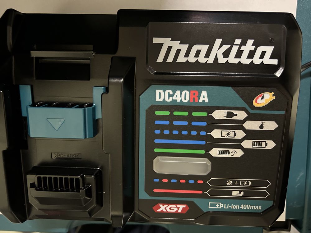 MAKITA DC40RA szybka ładowarka do akumulatorów XGT 40V Max Li-Ion ... MAKITA DC40RA szybka ładowarka do akumulatorów XGT 40V Max Li-Ion ...