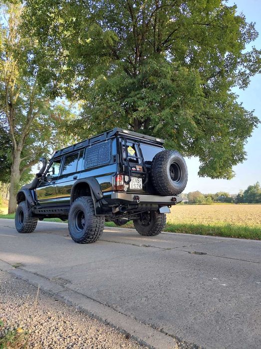 Samochód Auto terenowe terenówka nissan Patrol y60 klasyk off road 4x4 ...
