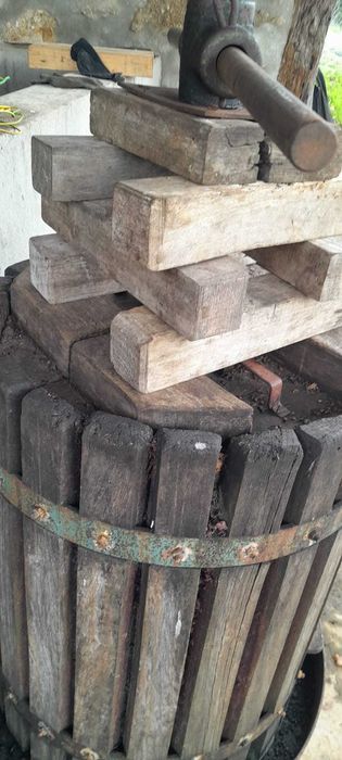 Prensa para uvas Porto • OLX Portugal