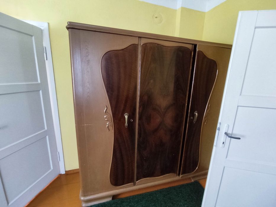 Zabytkowa szafa z drewna fornirowanego Pienice • OLX.pl