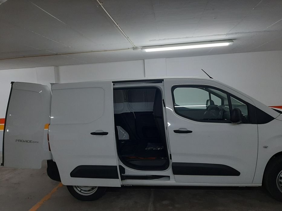 Carrinha de trabalho Oeiras E São Julião Da Barra, Paço De Arcos E ...