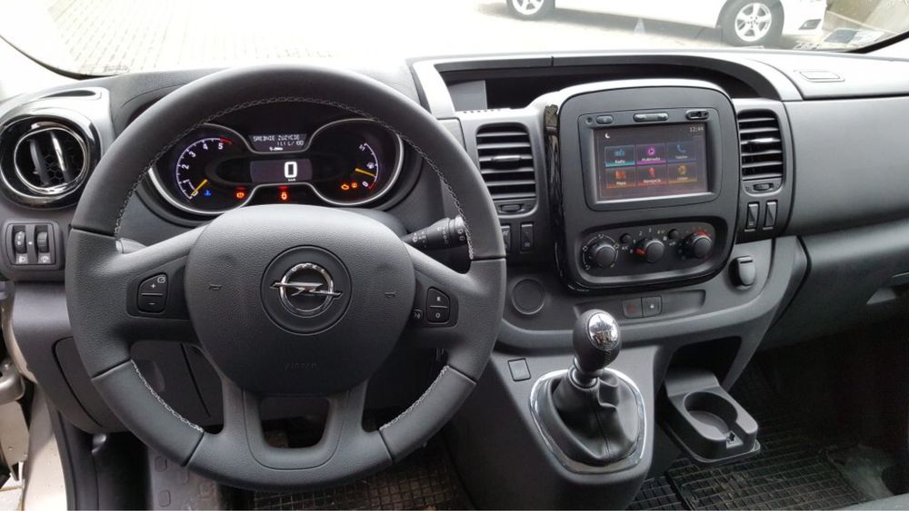 Wynajem Busa Opel Vivaro 9 osób Śląsk Hak Bagażnik na rowery BOX ...