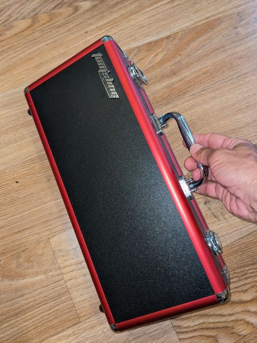 Педали эффектов для бас гитары в кейсе с адаптером.: 4 800 грн ...