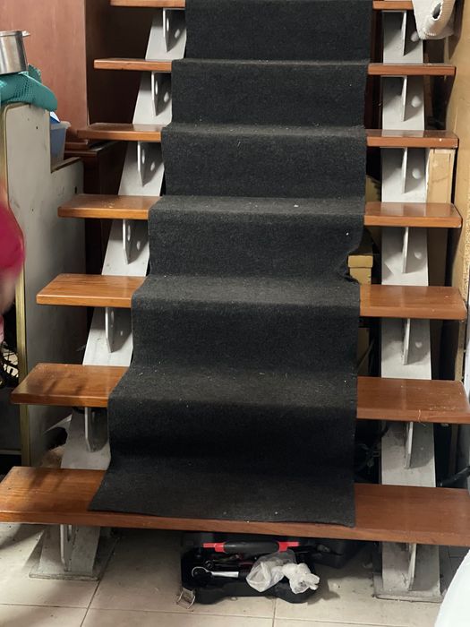 Escadas em ferro e madeira! Paredes • OLX.pt