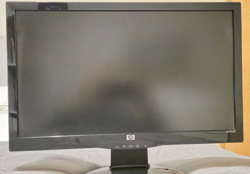 Monitor computador HP S2231a, operacional, c/ cabos, muito bom estado ...