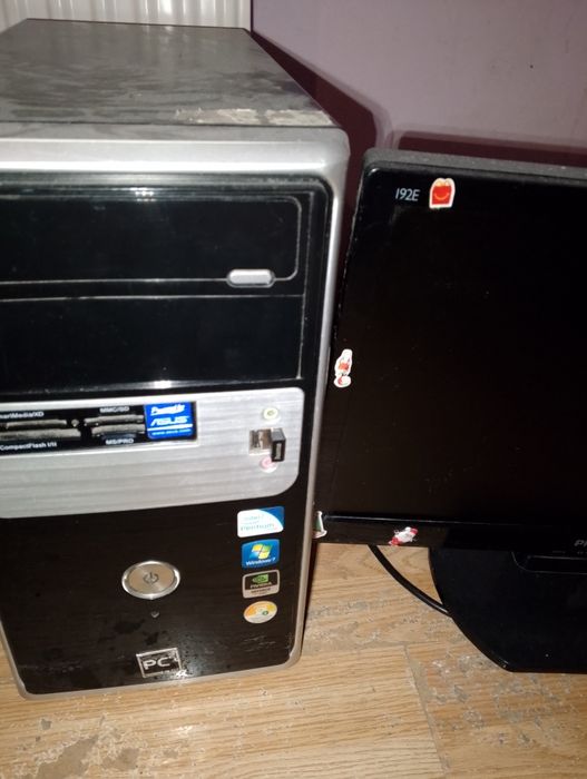 Komputer stacjonarny pc + monitor Philips Łysomice • OLX.pl