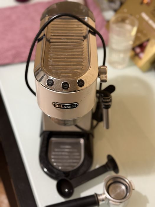 Рожковая кофеварка DeLonghi EC 685 W Dedica: 3 600 грн. - Кавоварки ...