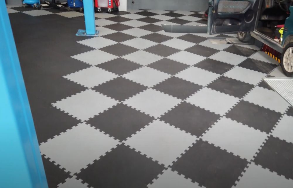 Piso em PVC para oficinas e stands Coruche • OLX Portugal