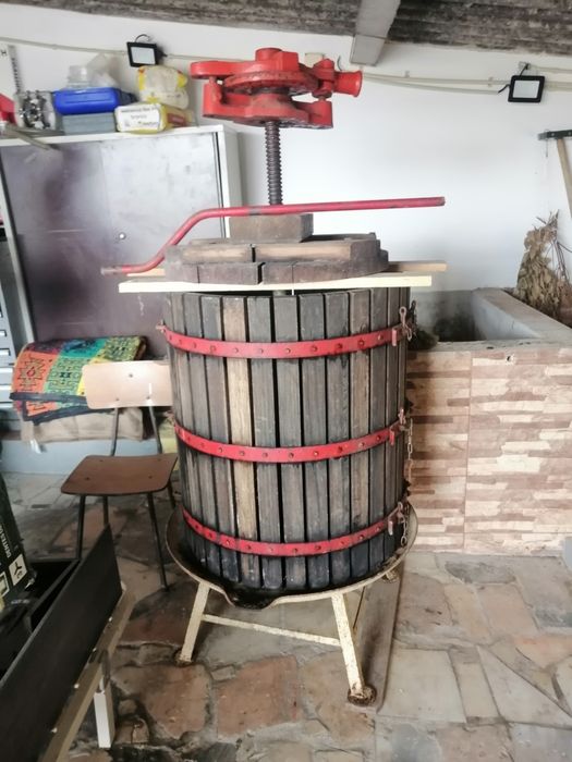 Prensa para uva e esmagador Cacém E São Marcos • OLX.pt
