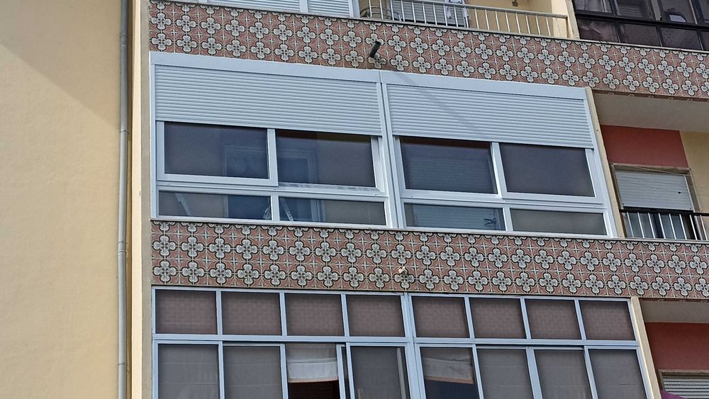 Janelas e portas em PVC à medida + montagem Odivelas • OLX.pt
