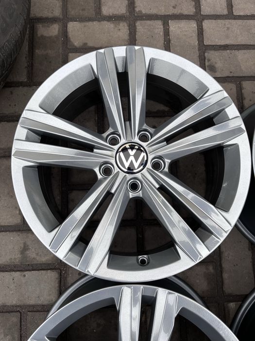 R17 5/112 j7 et46 dia57.1 VW original Jetta mk7 r-line Golf Tiguan Sko ...