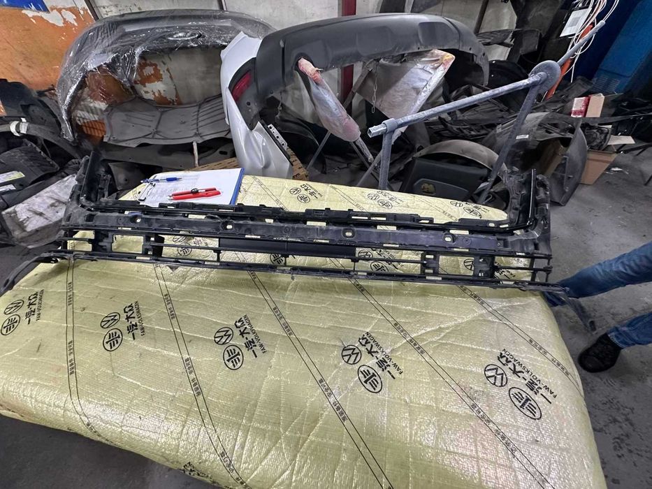 Решетка переднего бампера центральная Toyota Land Cruiser 300: 100 ...