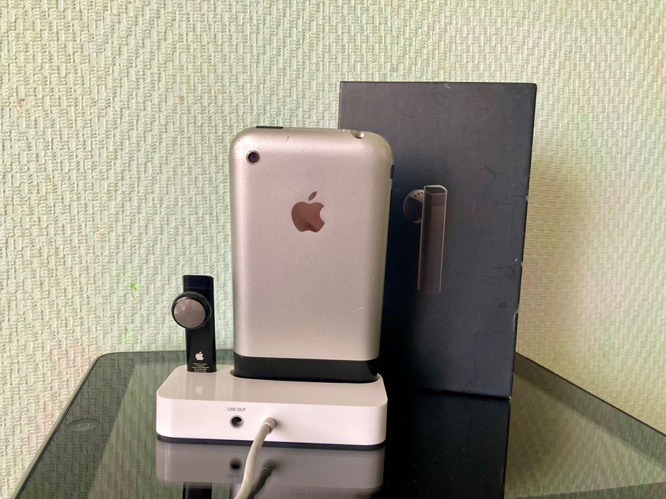 Apple iPhone 2g и IPhone Bluetooth Headset легенда раритет в коллекцию ...